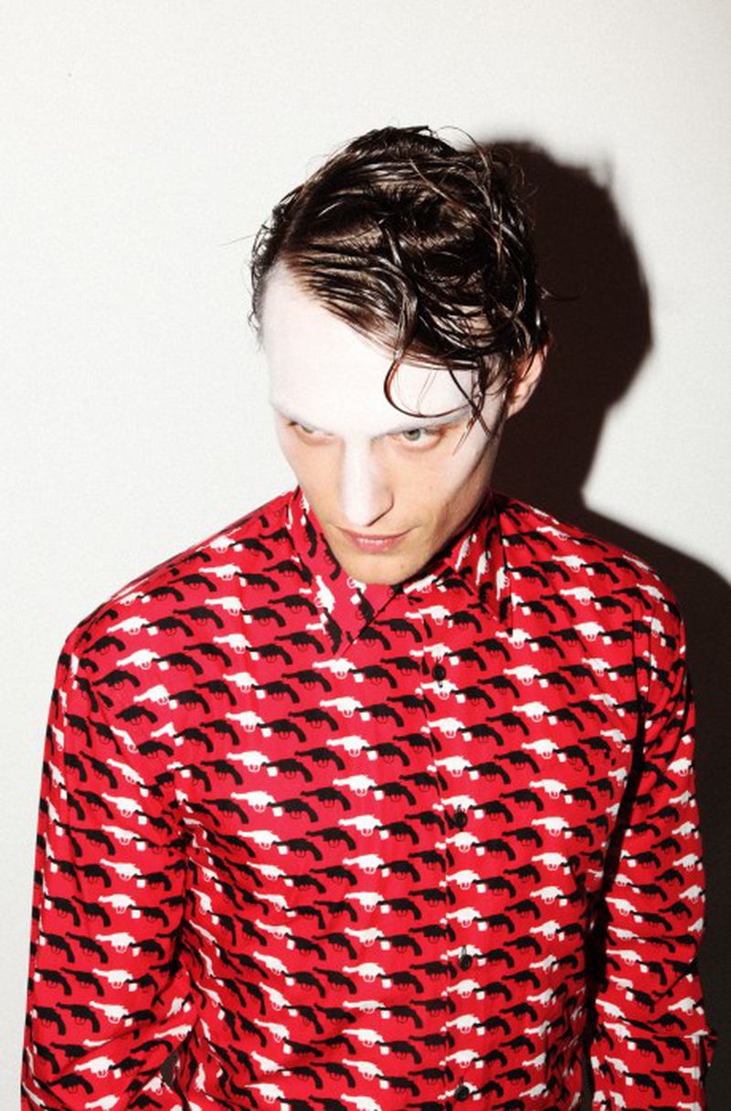 I HAVE A GUN (Portrait)