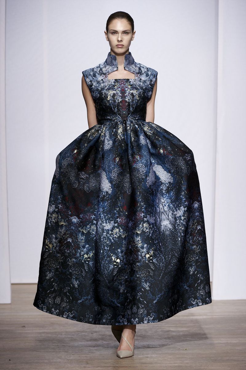 Yiqing Yin Haute Couture Fall 2013 Show (Yiqing Yin)