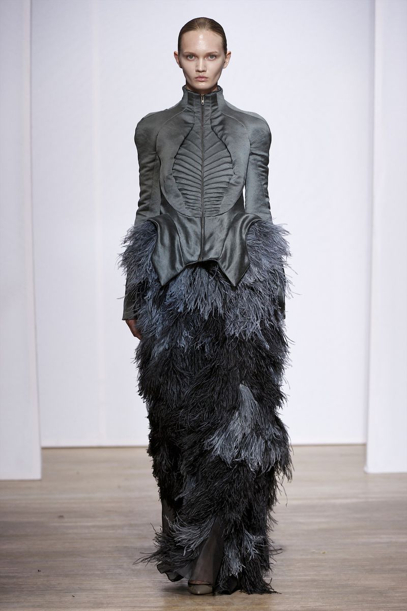 Yiqing Yin Haute Couture Fall 2013 Show (Yiqing Yin)
