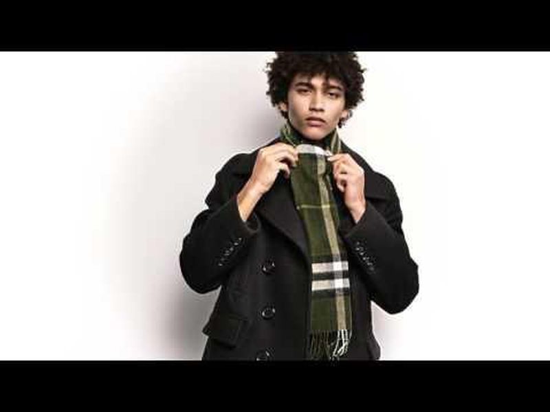 Burberry Scarf Styling Fall 2015 (Burberry)