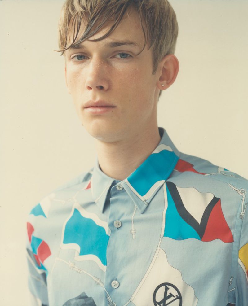 Between the flowers (Esquire Spain)
