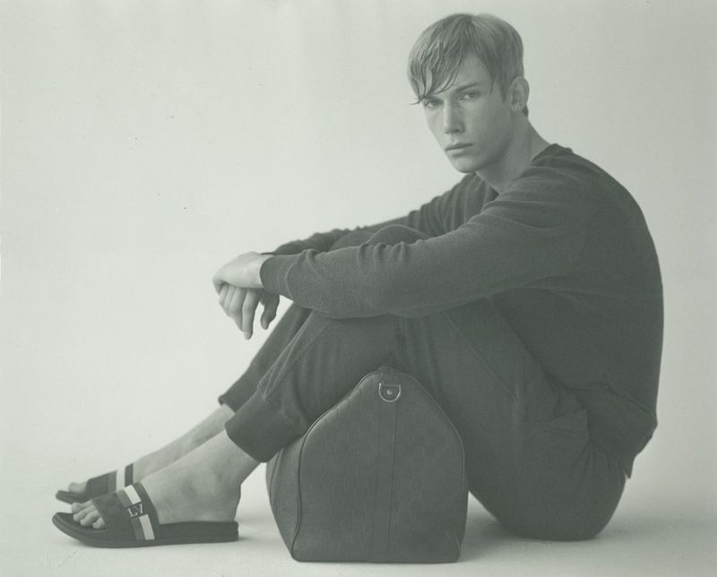 Between the flowers (Esquire Spain)