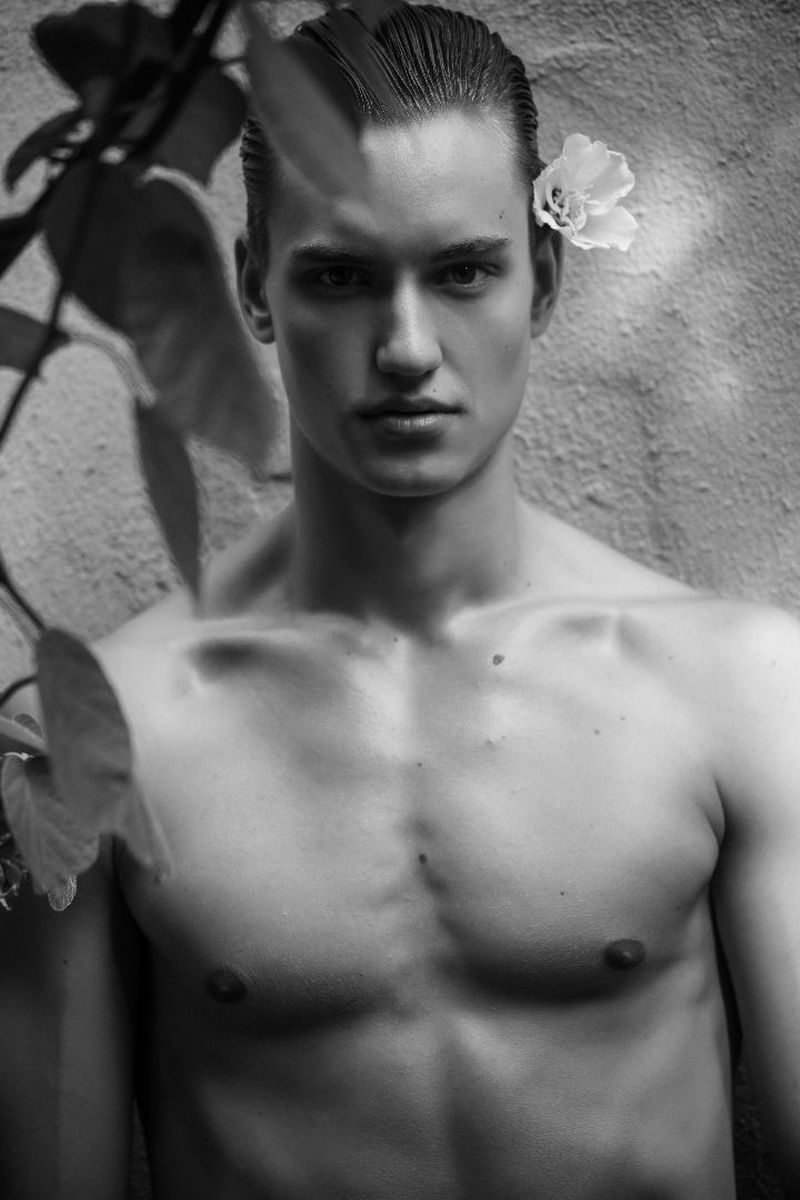 IVAN VUCKOVIC for MANDRAWN ONLINE EXCLUSIVE (Mandrawn Magazine)