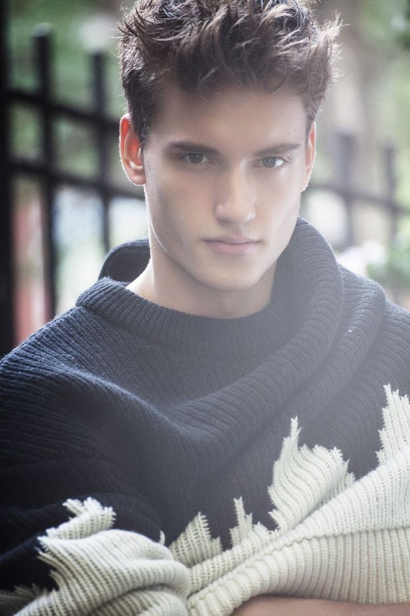 IVAN VUCKOVIC for MANDRAWN ONLINE EXCLUSIVE (Mandrawn Magazine)