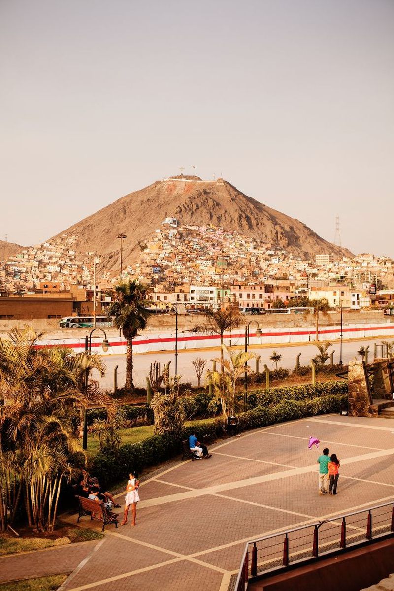 GEO Season Lima (Various Editorials)