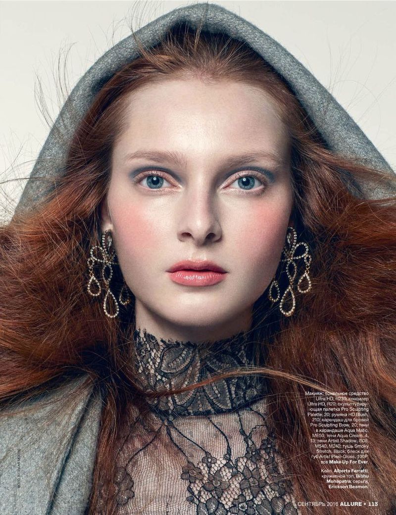 Queen's Gunman (Allure Russia)