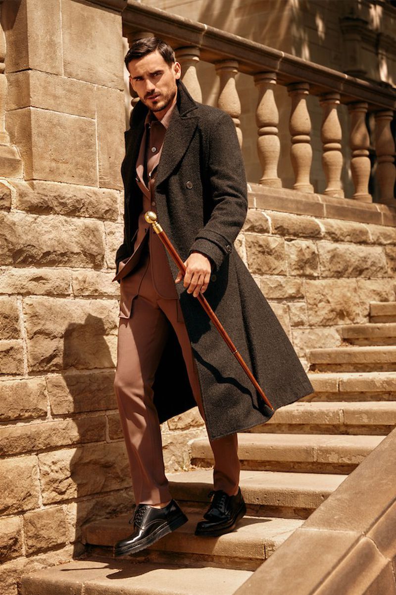 ARTHUR KULKOV CHANNELS 40S STYLE (GQ Style Russia)