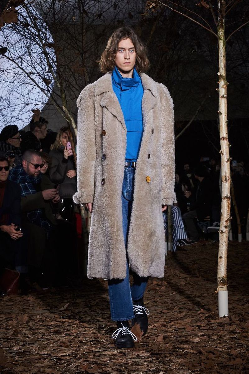 Off-White F/W 17 Men's Show (Off-White)