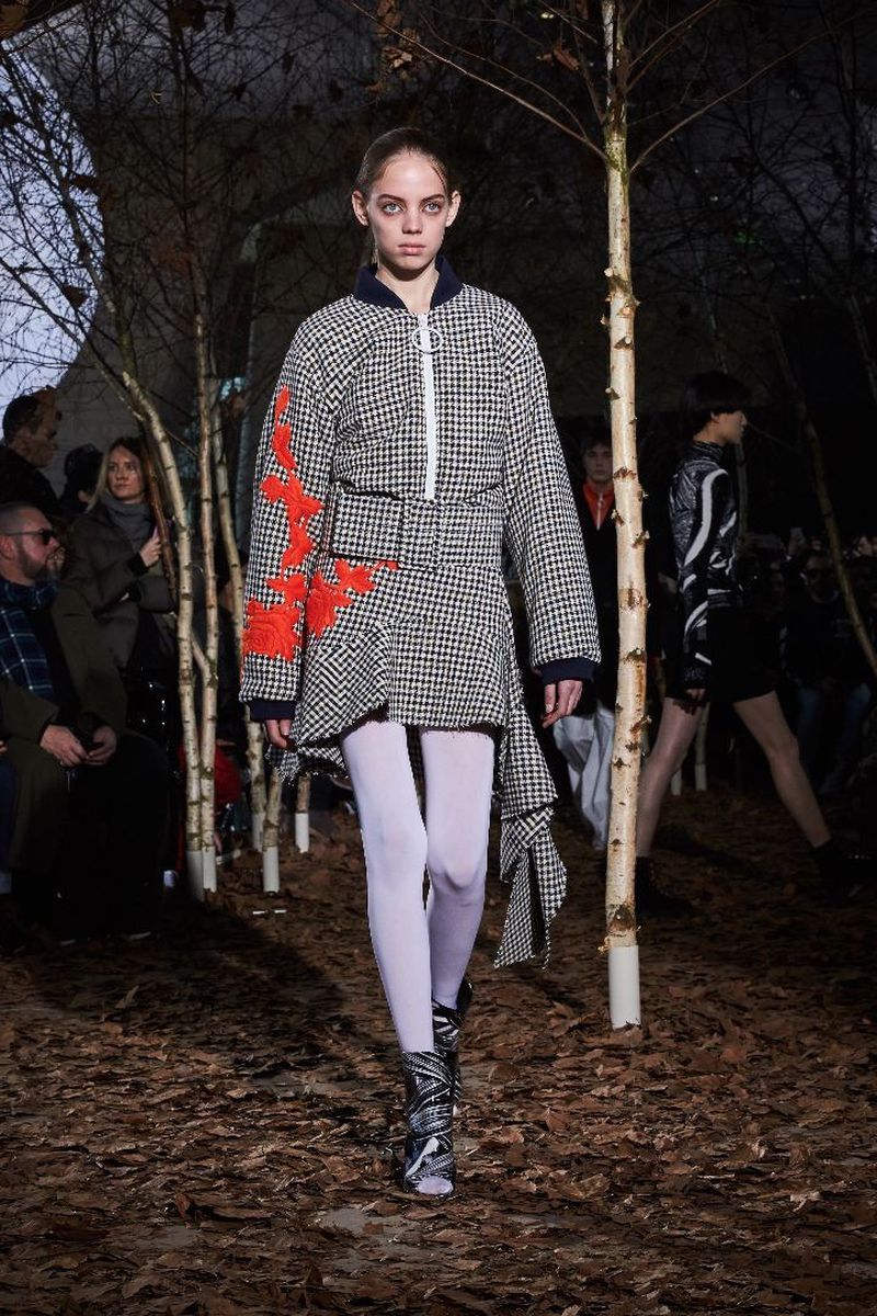 Off-White F/W 17 Men's Show (Off-White)