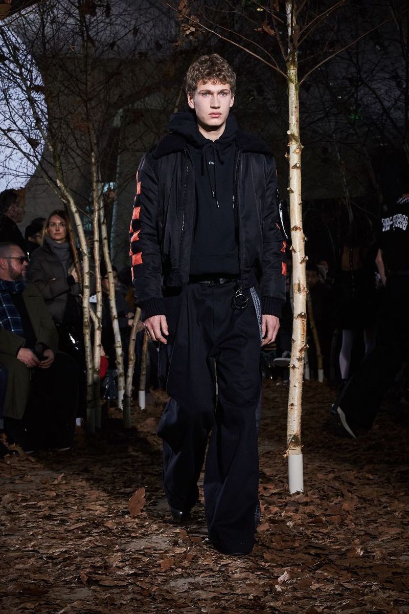 Off-White F/W 17 Men's Show (Off-White)