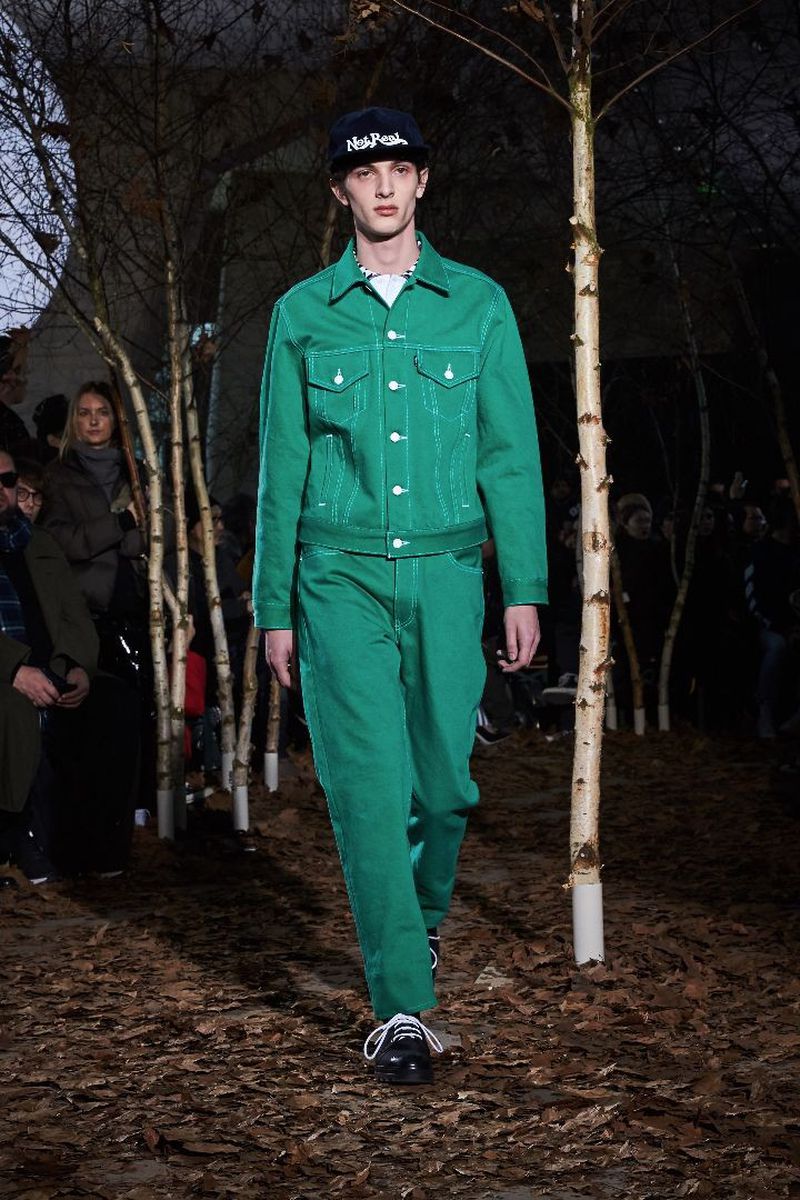 Off-White F/W 17 Men's Show (Off-White)