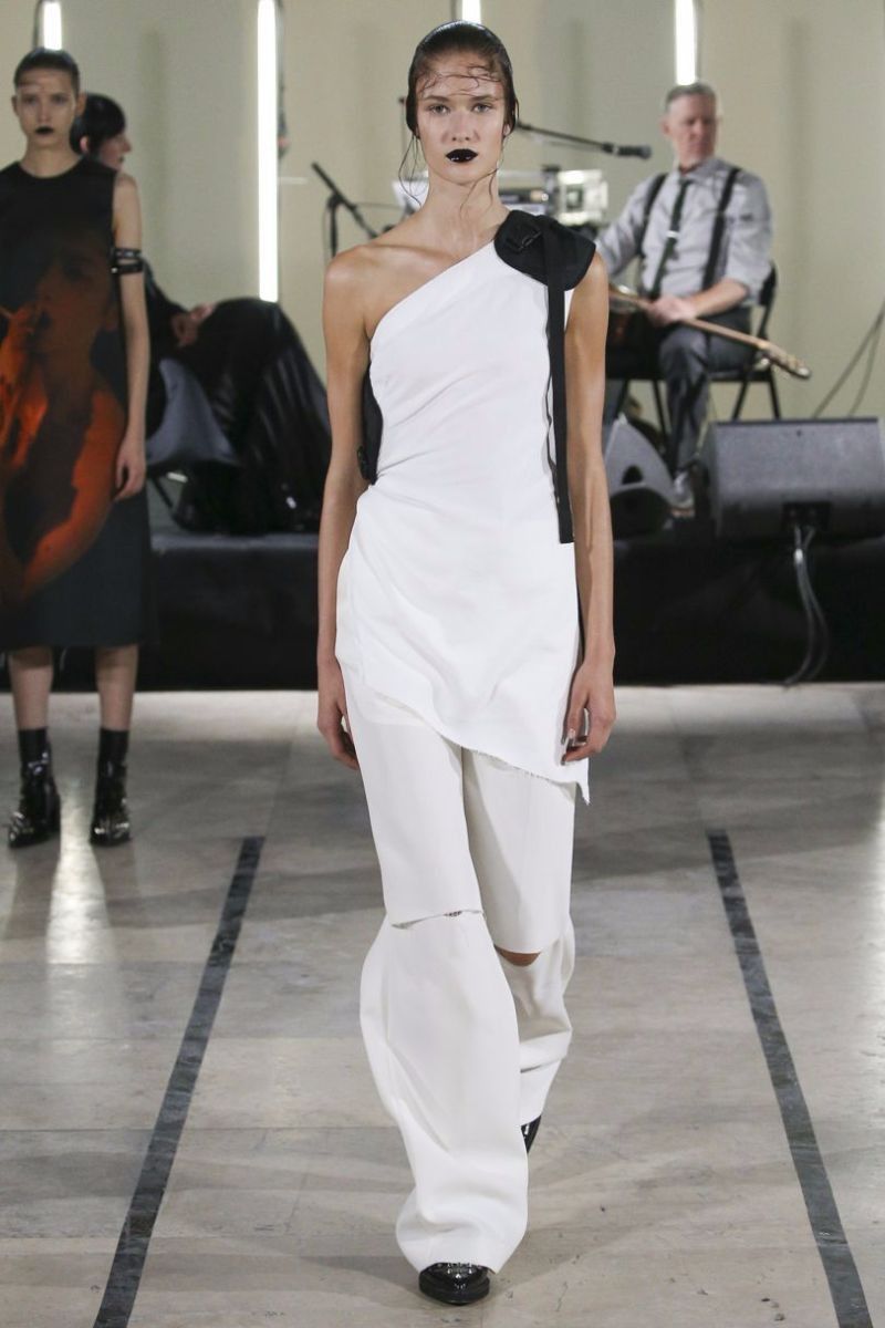 Yang Li S/S 18 Show (Yang Li)