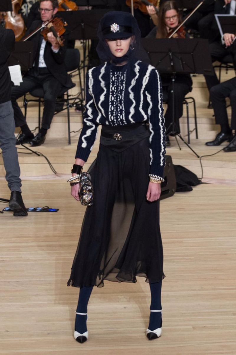 Chanel Pre Fall 2018 Métiers d’Art Collection Show in Hamburg (Chanel)