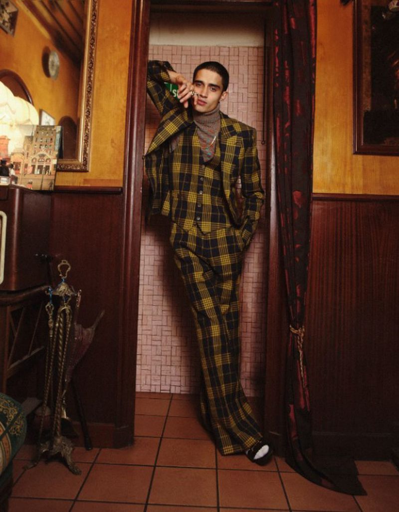 by Byron Mollinedo (Essential Homme)
