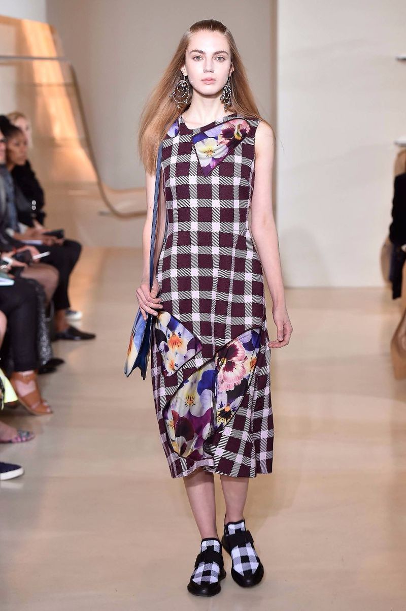 Christopher Kane Resort 2017 Show (Christopher Kane)