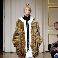 Ash Walker - Model Profile - Photos & latest news