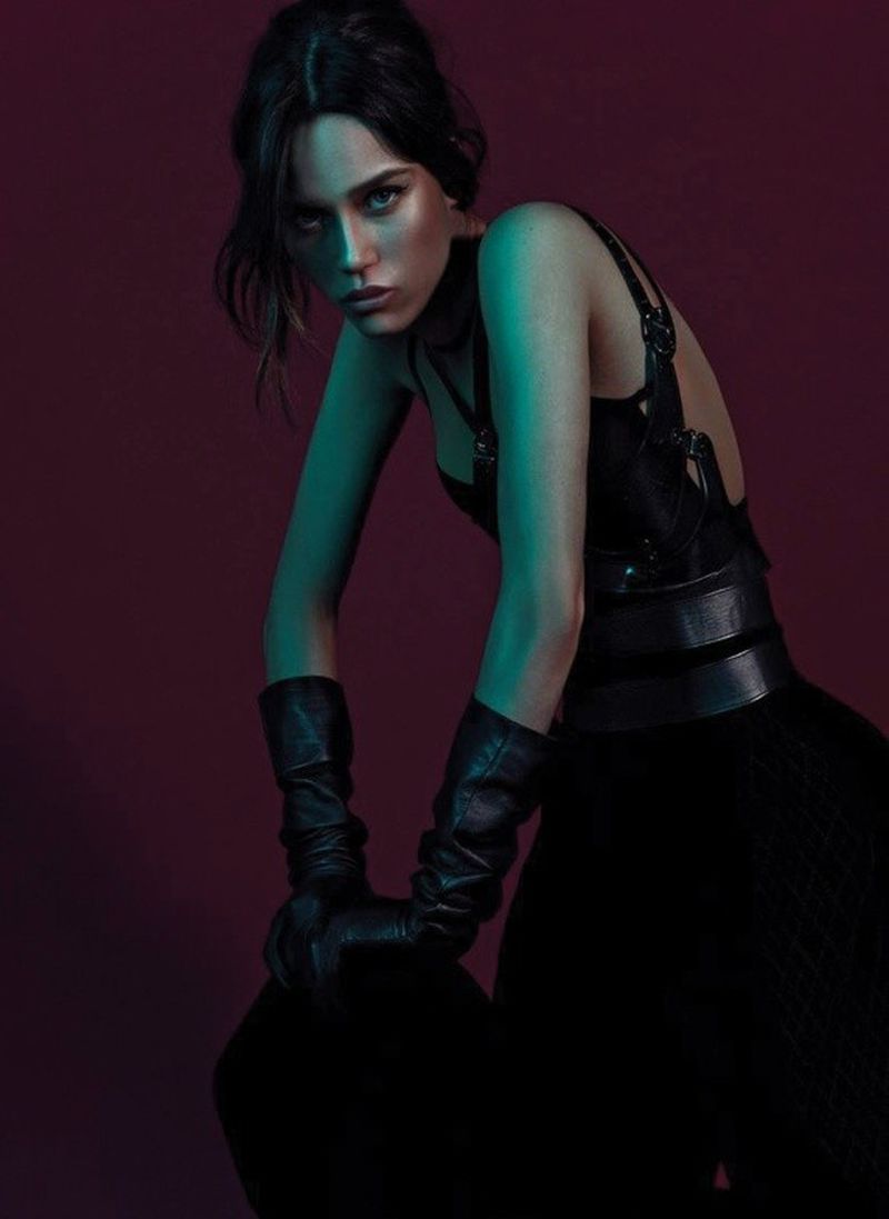 BY ZEE NUNES (Portrait)