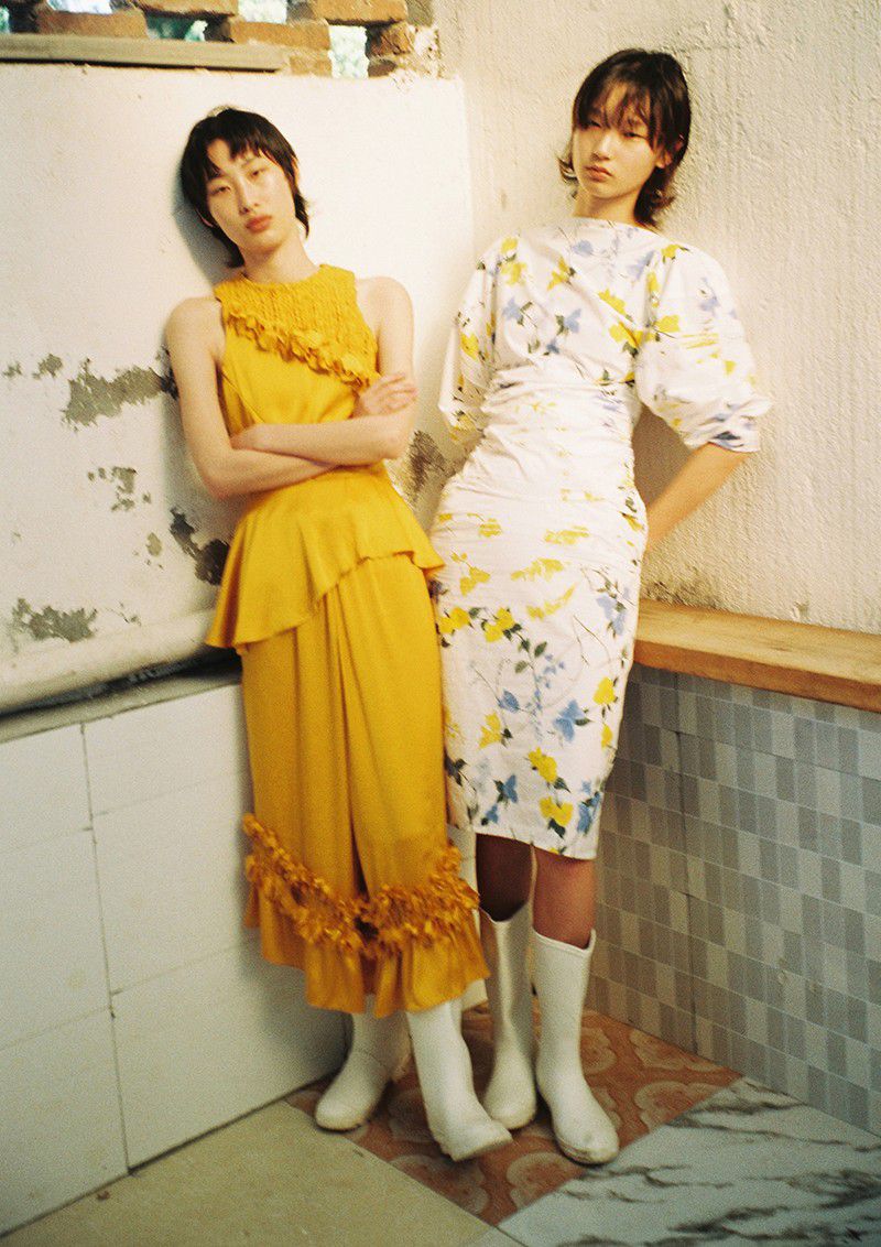 Girls by Luo Yang (Modern Weekly China)