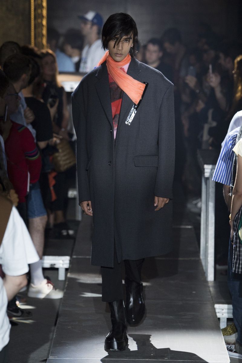 Raf Simons S/S 19 Men's Show (Raf Simons)