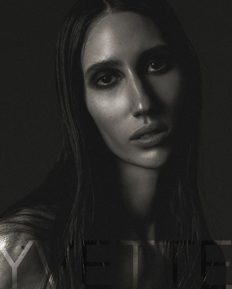 YVETTE (Portrait)