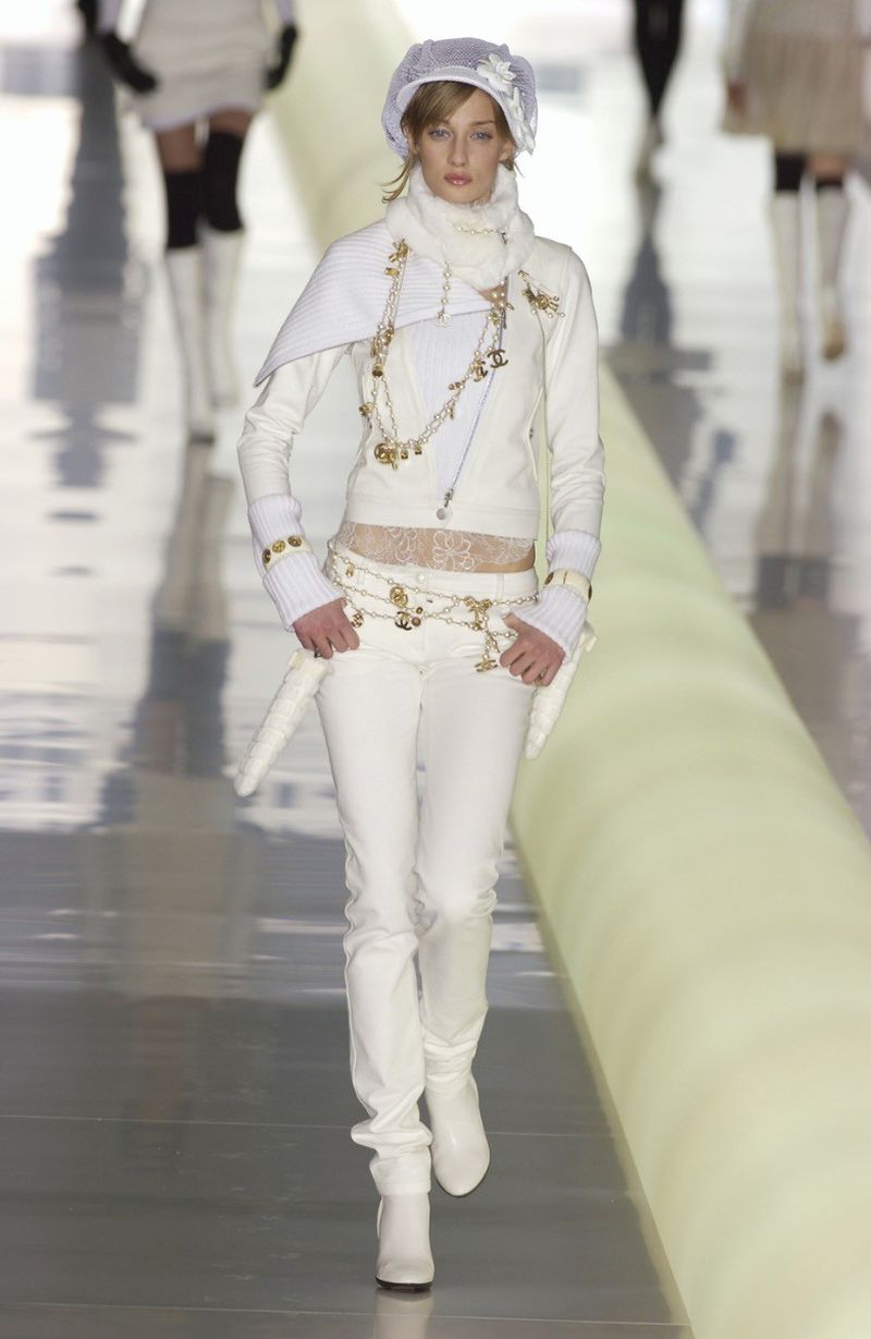 Chanel F/W 2003 Show (Chanel)