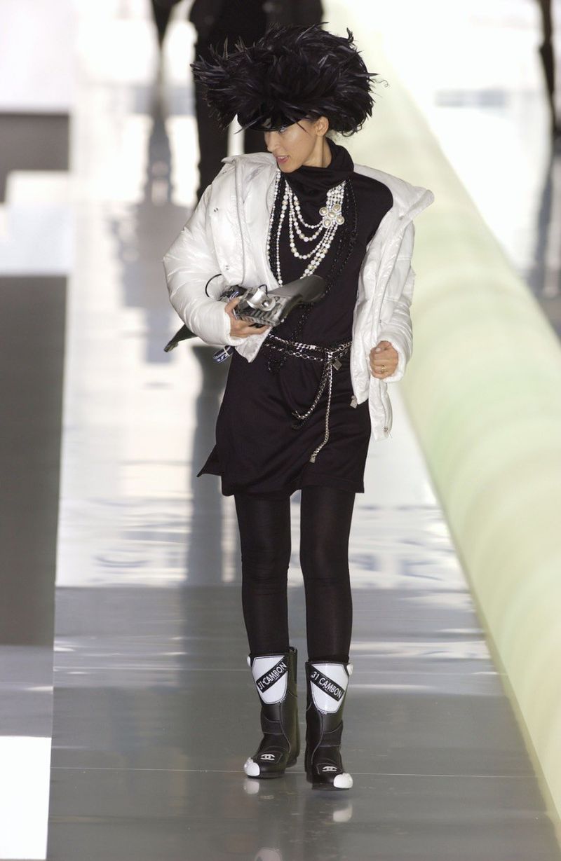 Chanel F/W 2003 Show (Chanel)