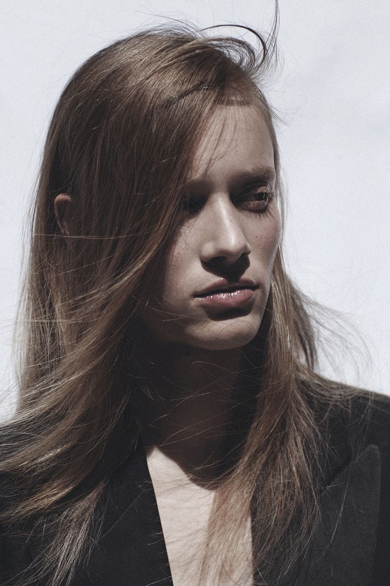 Sarah Dahl (Vogue Ukraine)