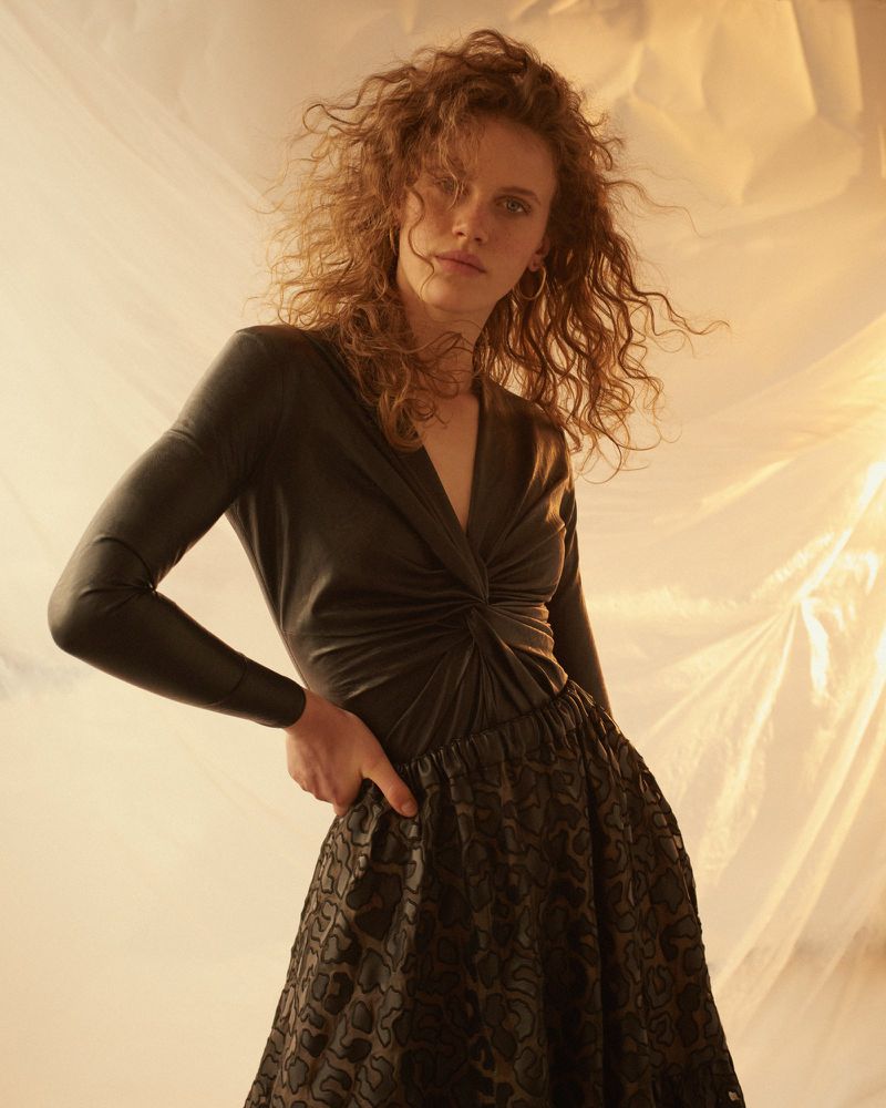 Toni Bagley (Vogue Ukraine)