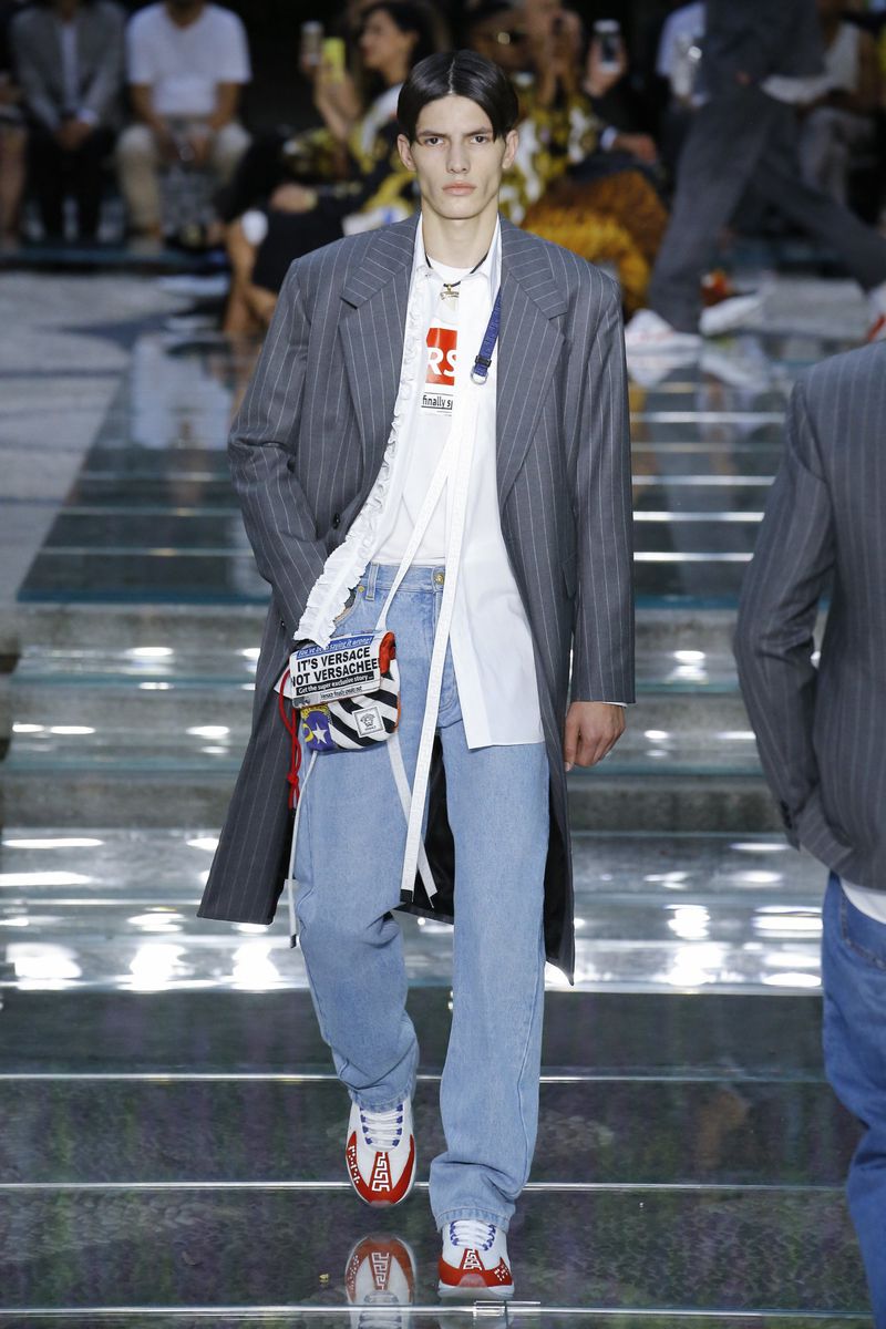 Versace S/S 19 Men's Show (Versace)