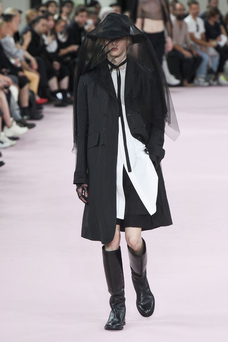 Ann Demeulemeester S/S 19 Men's Show (Ann Demeulemeester)
