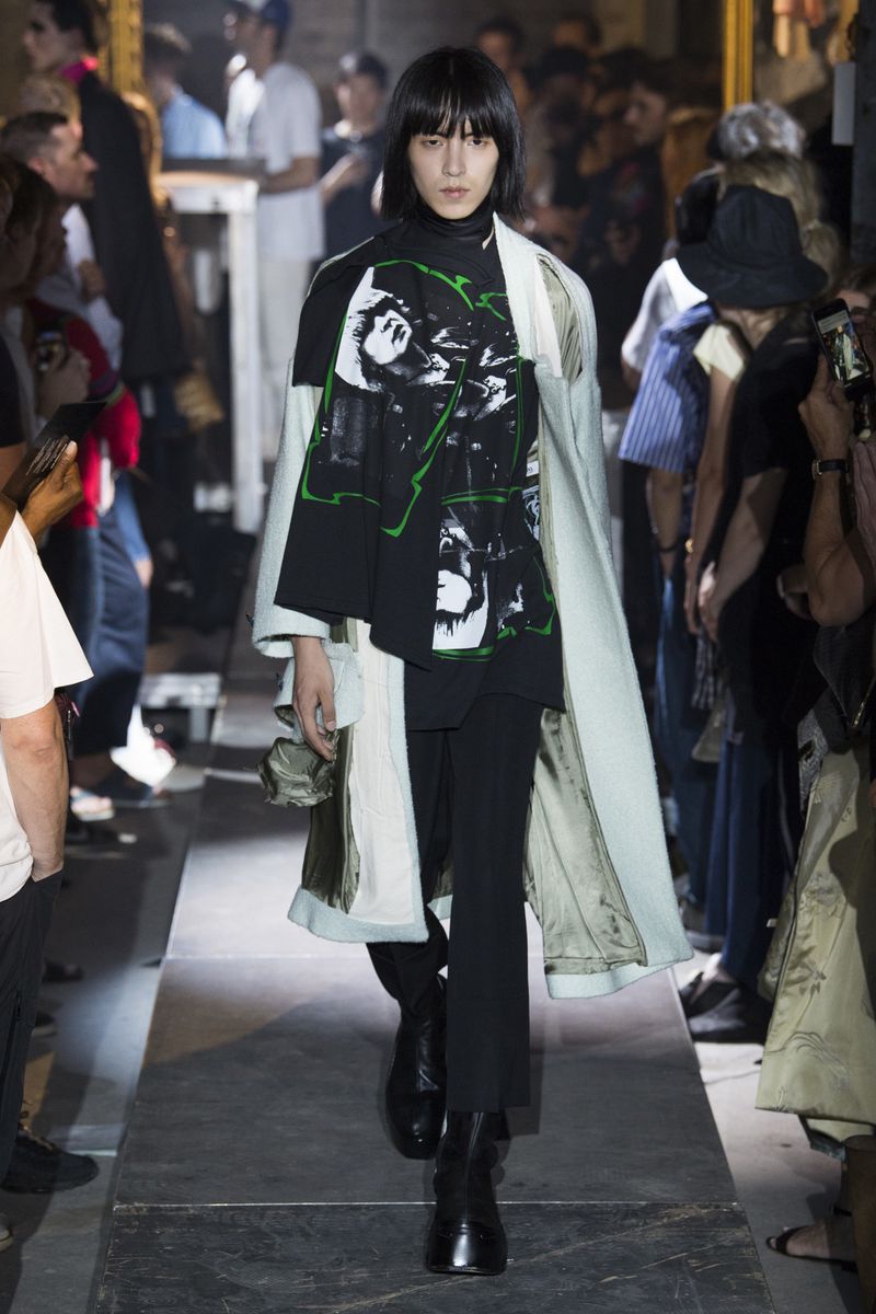 Raf Simons S/S 19 Men's Show (Raf Simons)