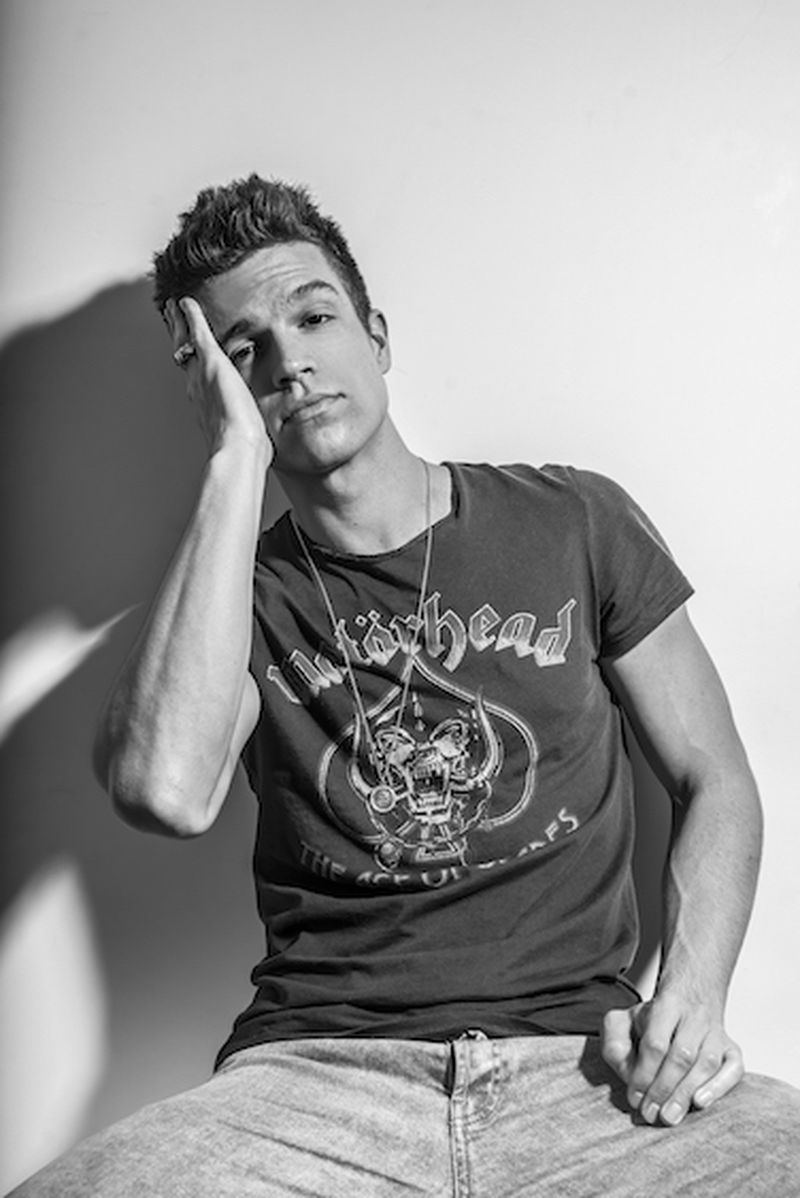 MODEL CITIZEN: Braeden Wright Strips Down to His Guitar in Sizzling ...