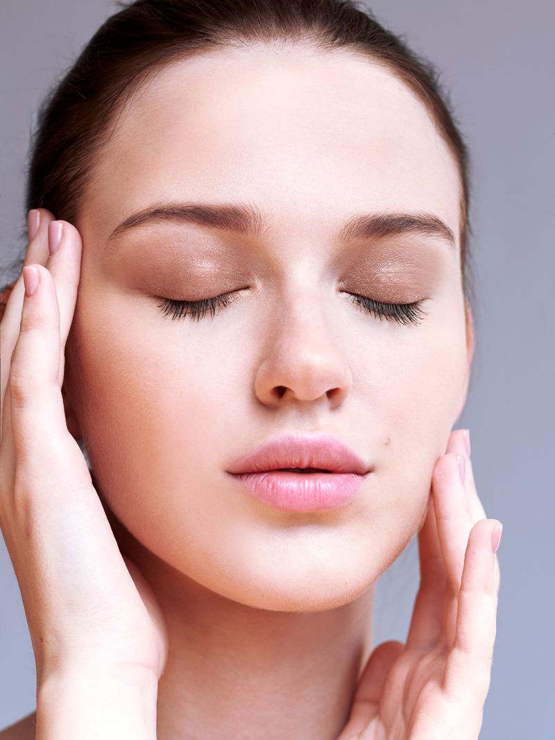 Face shiatsu (Vogue Japan)