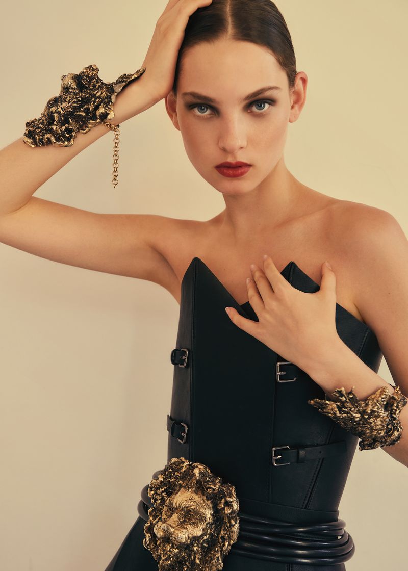 Haute goth tale (L'Officiel Indonesia )