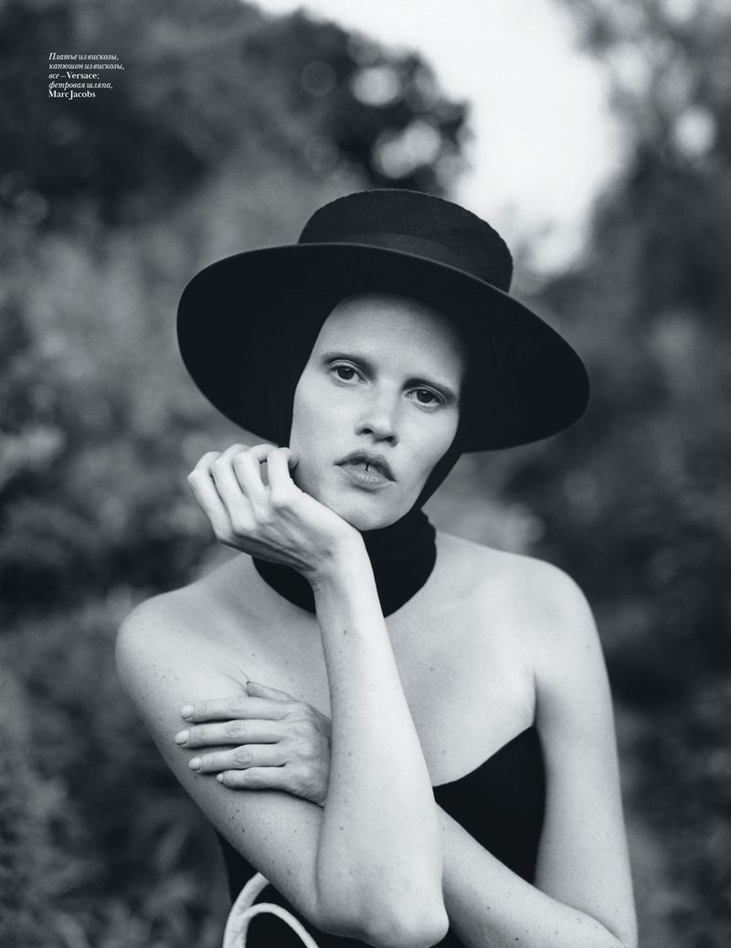 Queen Lara (Vogue Ukraine)