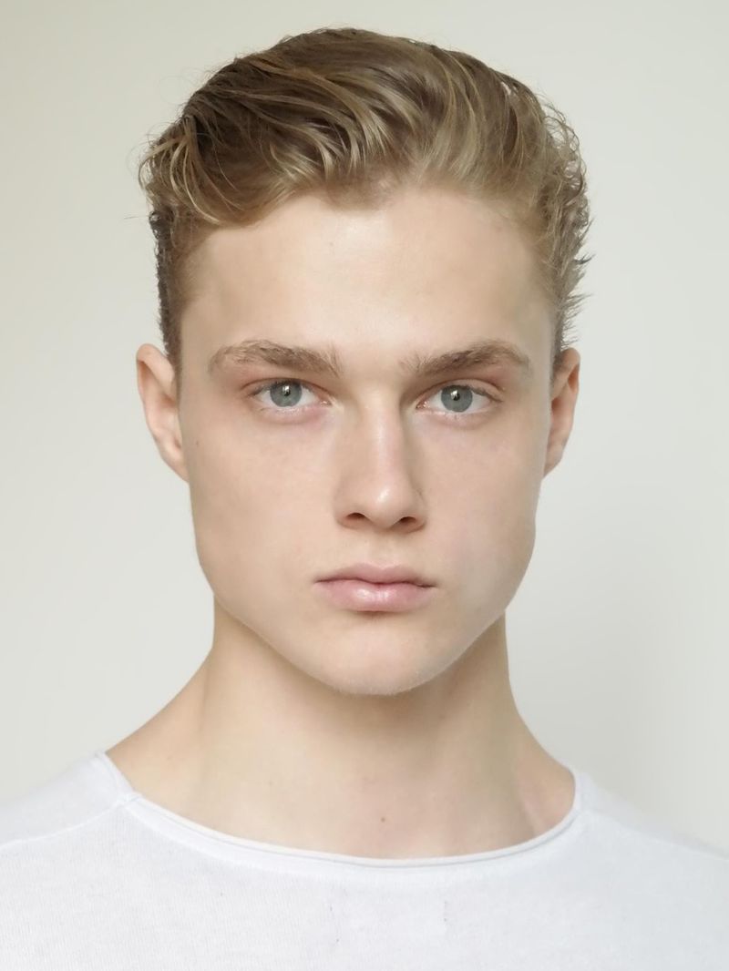 16 Men 2019 Polaroids (Polaroids-Digitals)