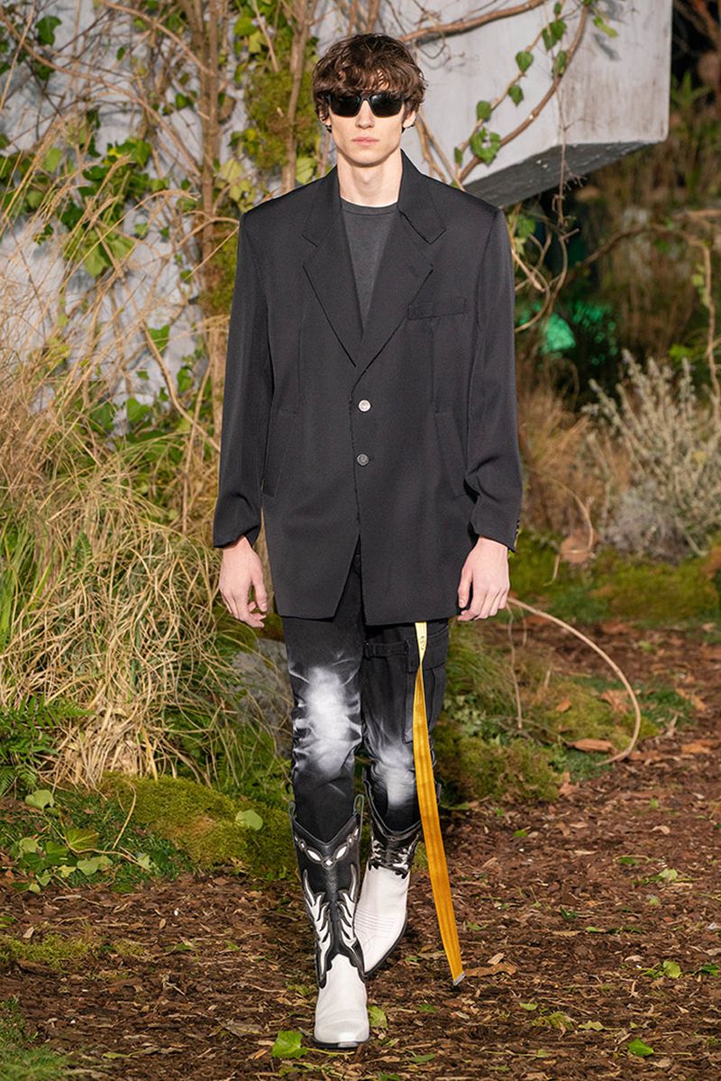 Off-White F/W 19 Men's Show (Off-White)