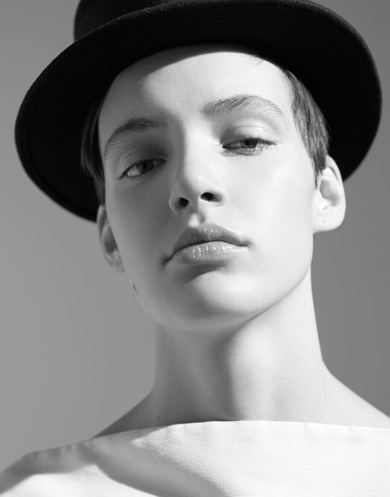 Oslo Grace photographed by Manolo Campion (Portrait)