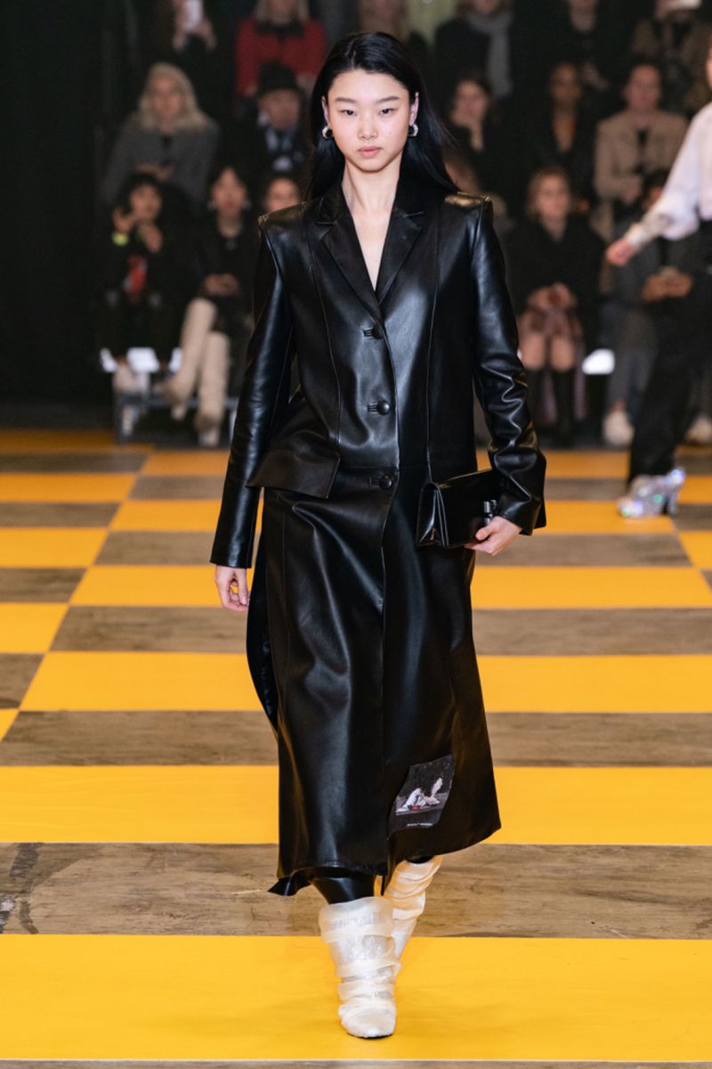 Off-White F/W 19 Show (Off-White)