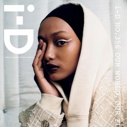 Holly Shackleton - Editor Profile - Photos & latest news