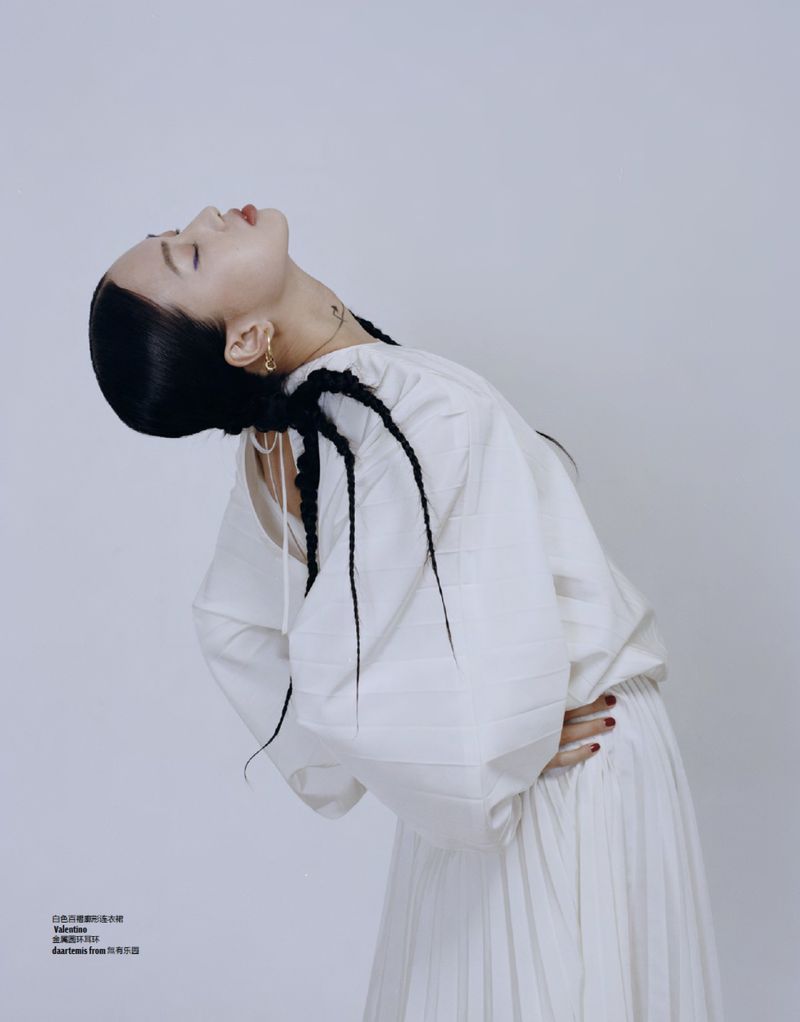 Body Conscious (Chic Magazine China)