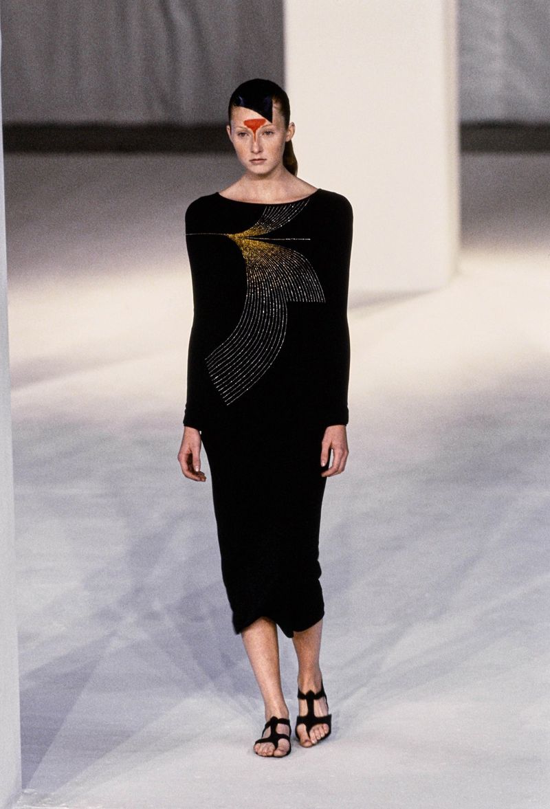 Hussein Chalayan S/S 1998 Show (Chalayan)