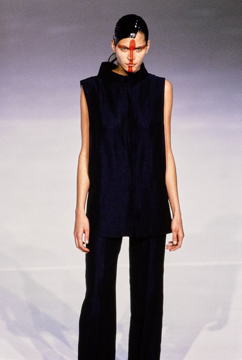 Hussein Chalayan S/S 1998 Show (Chalayan)