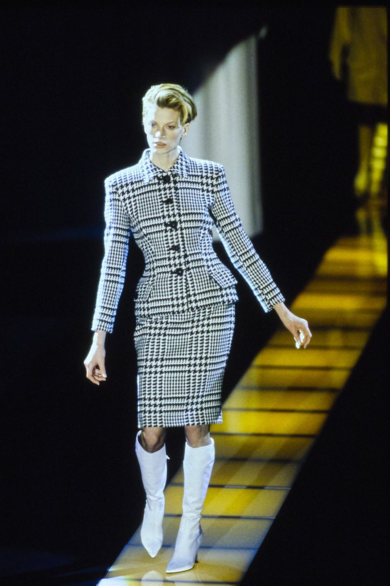 Versace F/W 1995 Show (Versace)