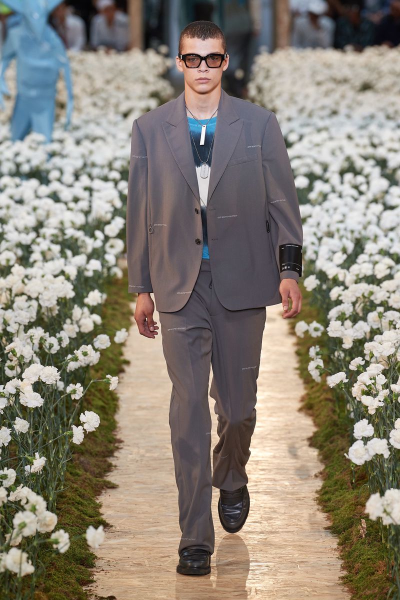 Off-White F/W 19 Men's Show (Off-White)