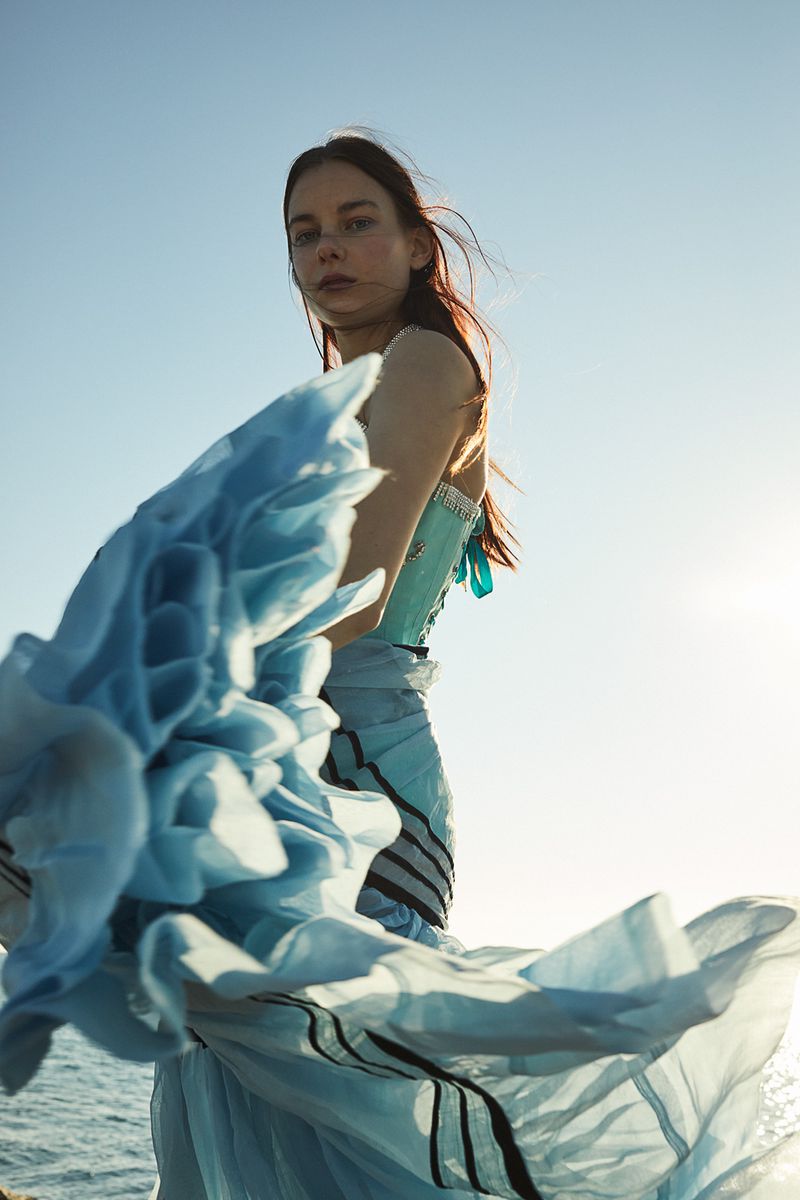 With the wind (Schön Magazine)