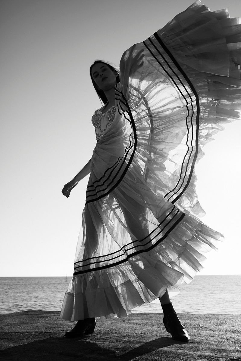 With the wind (Schön Magazine)