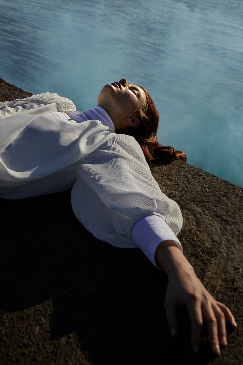 With the wind (Schön Magazine)