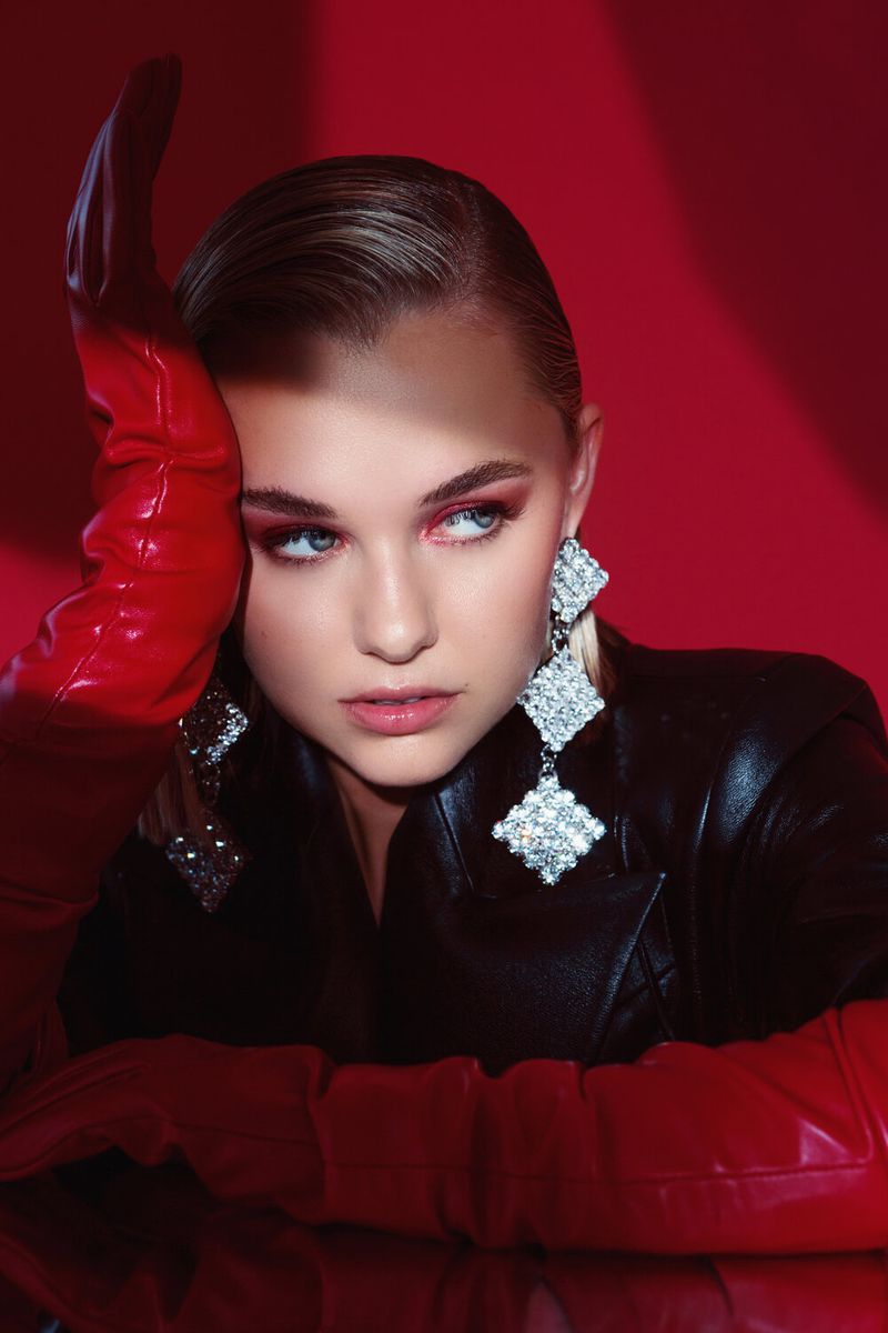 Madison Iseman (1883 Magazine)