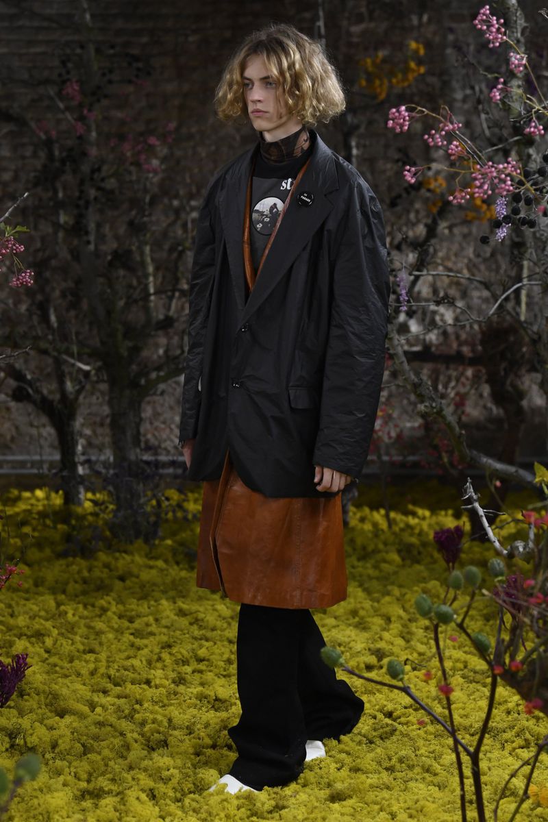 Raf Simons S/S 21 Show Antwerp (Raf Simons)